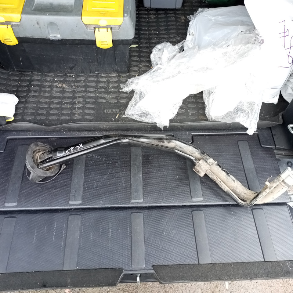 Замена горловины бензобака и прокладки насоса — Mitsubishi Outlander XL ...