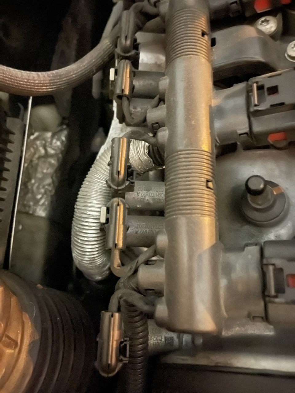 Замена электромагнитных клапанов AVS. — Audi Q5 (1G), 2 л, 2010 года ...