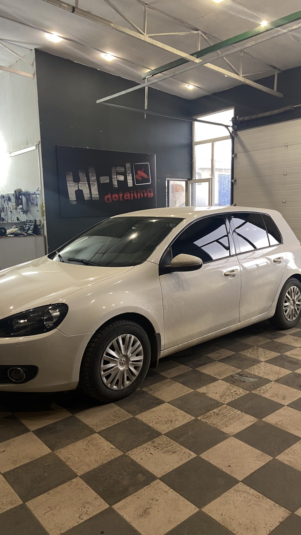 Затонировались — Volkswagen Golf Mk6, 1,4 л, 2012 года | тюнинг | DRIVE2