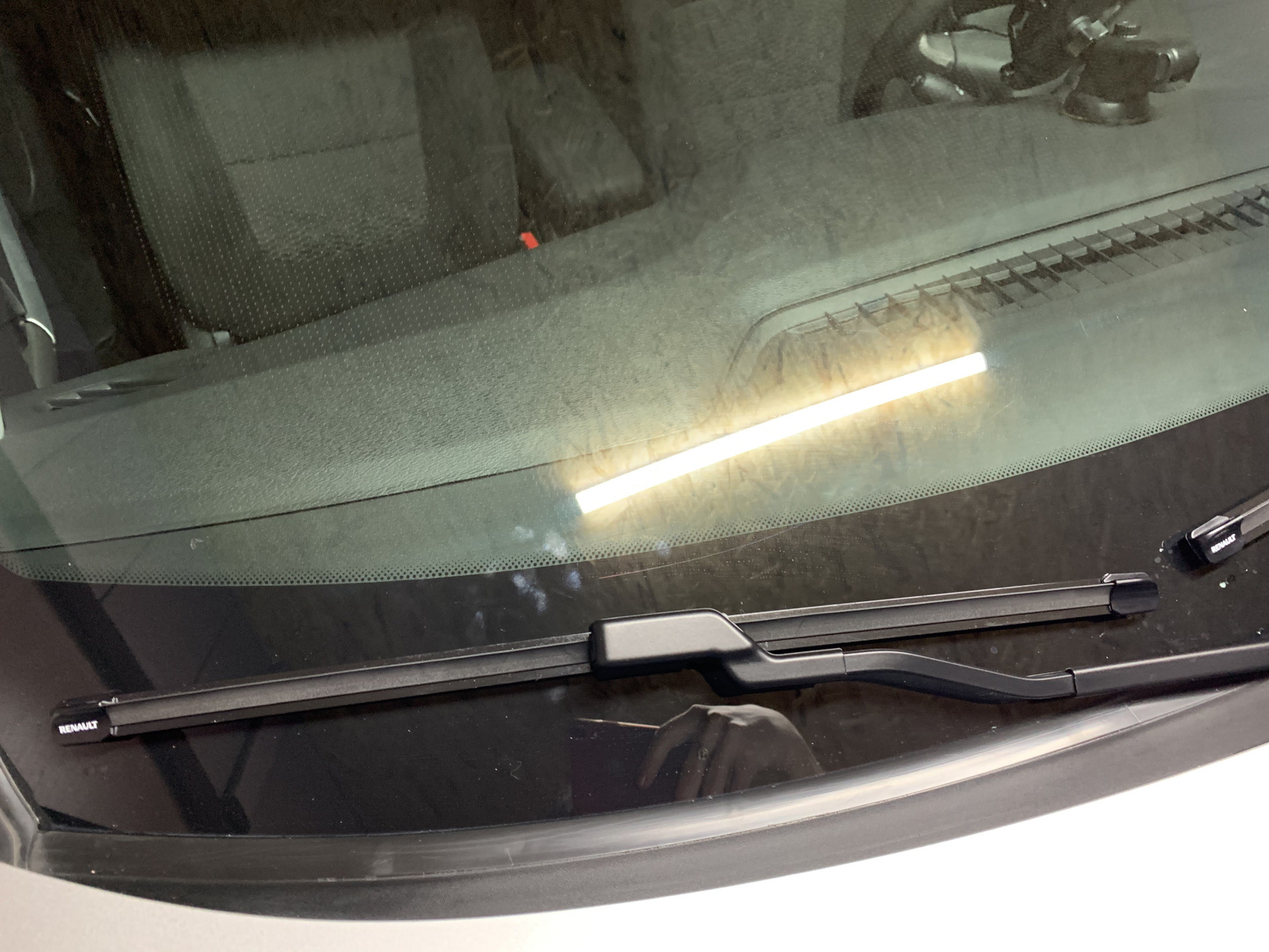 Установка щеток дворников Renault 28890-3916R — Lada Vesta (1G), 1,6 л ...