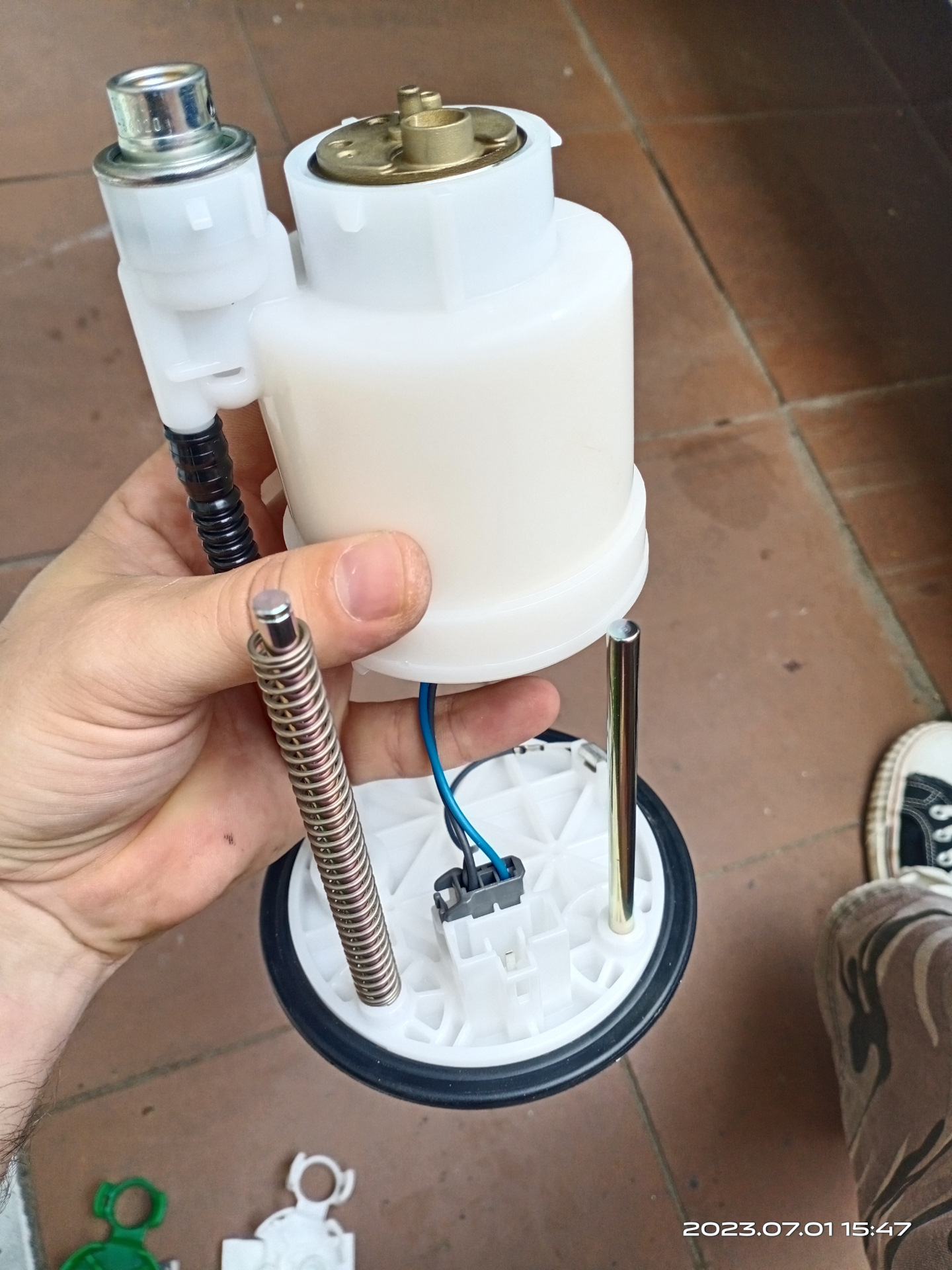 Замена топливного фильтра — Toyota Camry (XV50), 2 л, 2016 года ...