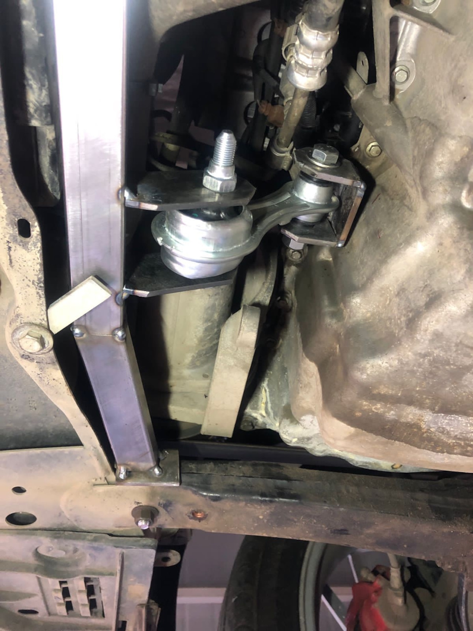 Дополнительная 4-я опора двигателя — Renault Sandero Stepway (2G), 1,6 ...