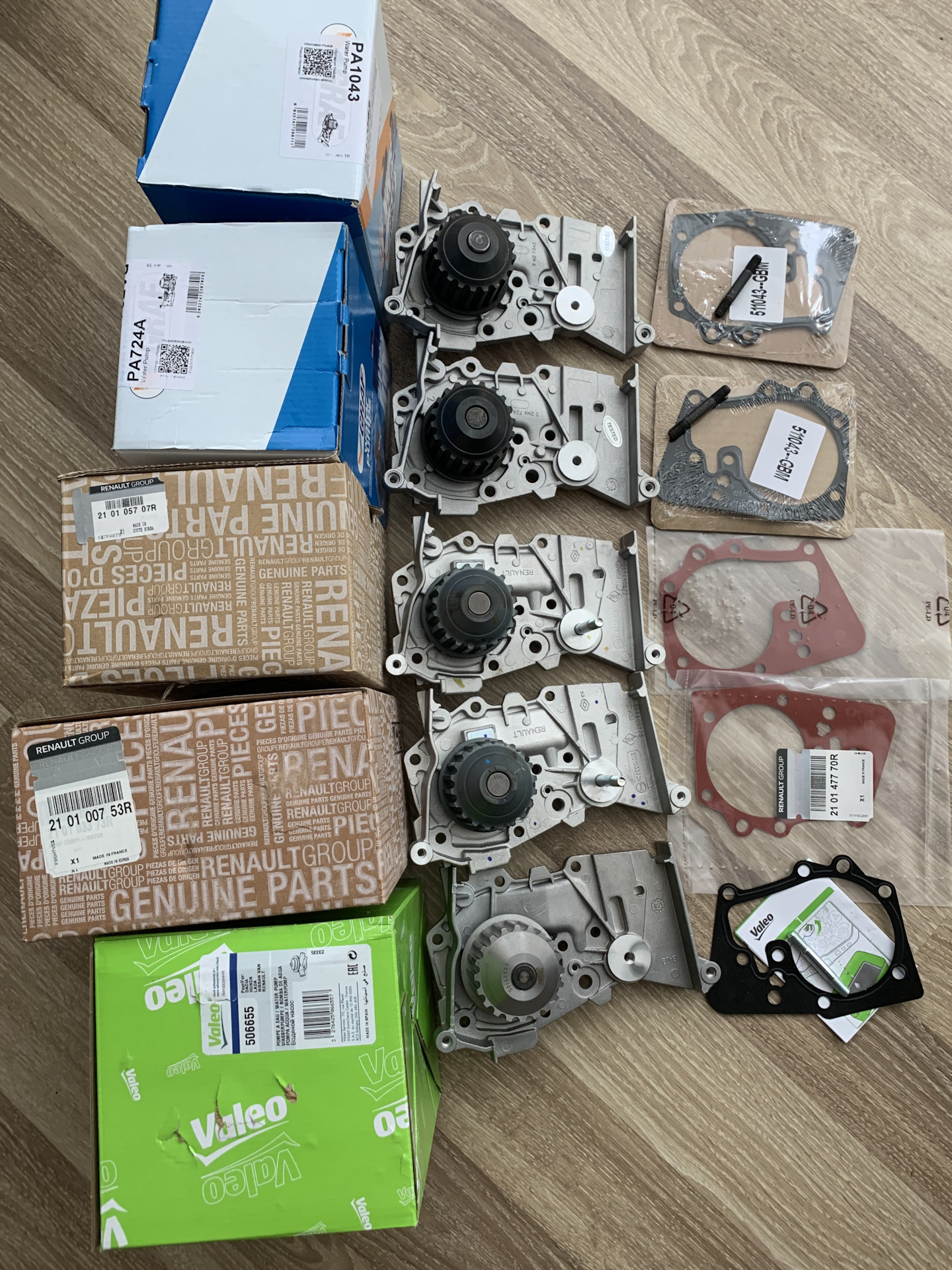 Насос водяной ( помпа ), Renault / Nissan / Lada . K4M / K4J . 210105707R / 210100753R / Valeo ...