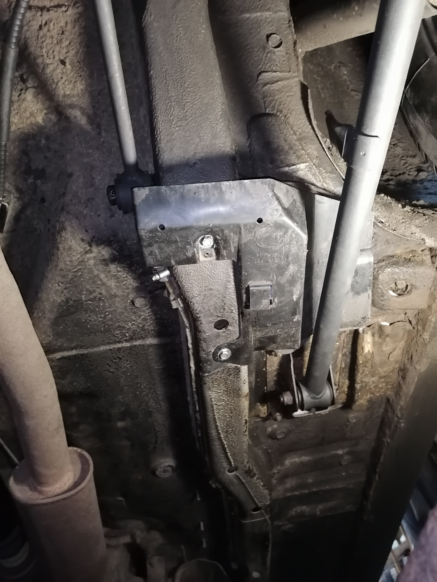 Устранение течи быстросъемов у топливного фильтра. — Chevrolet Niva, 1 ...