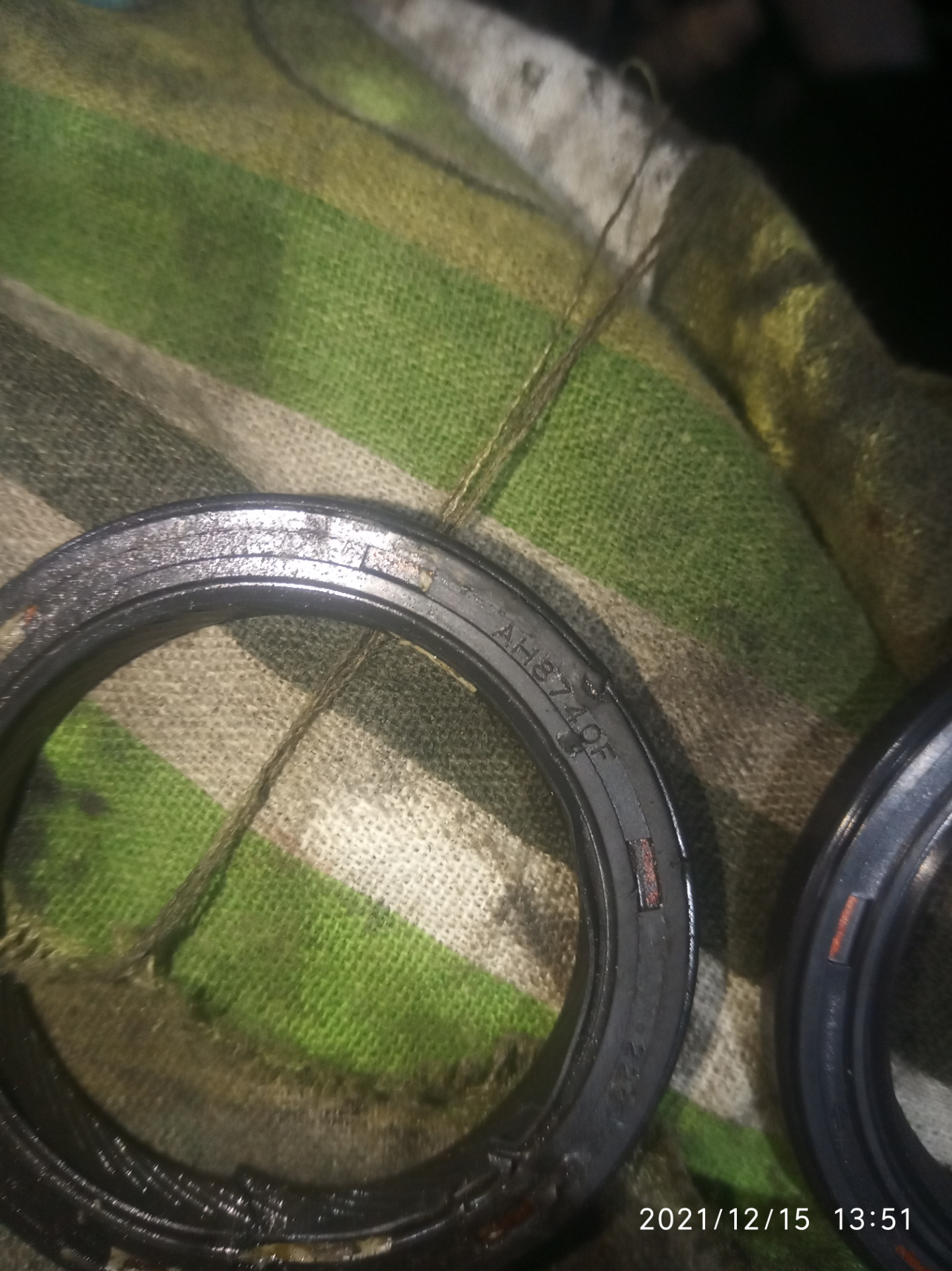 Порвался лобовой сальник коленвала который ставил в январе 2021 года ...