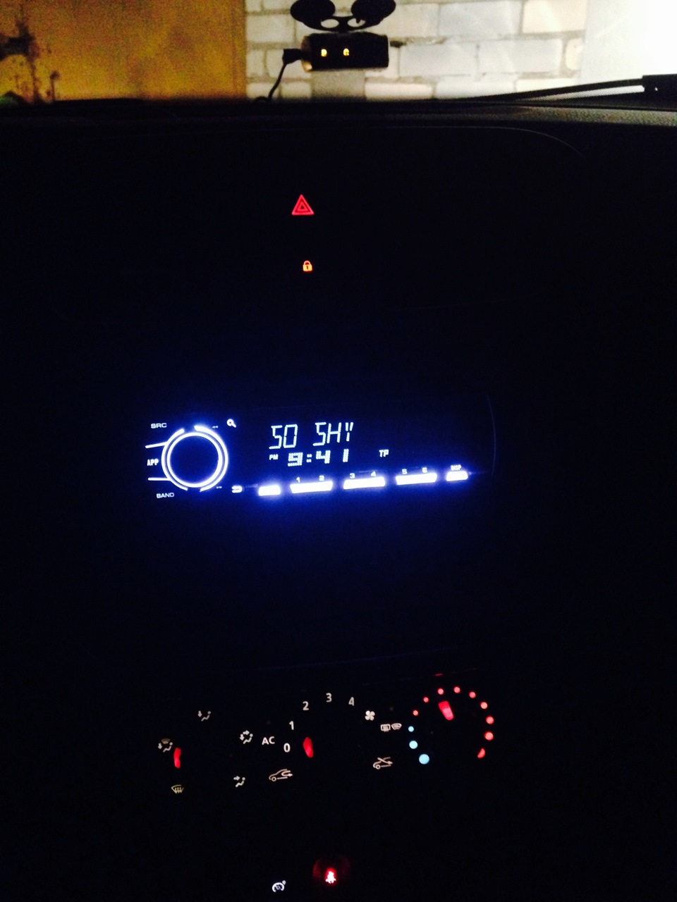 Pioneer MVH-460UI — Renault Sandero 2G, 1,6 л, 2015 года | фотография ...