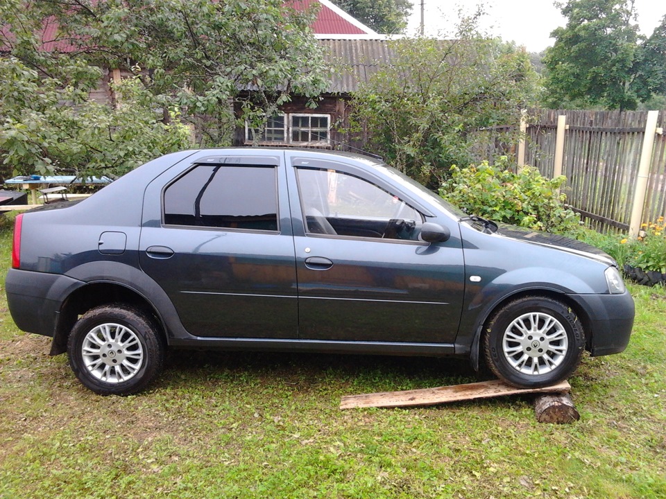 Пластмассовая защита днища на Renault Logan — Renault Logan (1G), 1,4 л ...