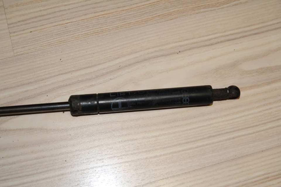 Запчасти для AUDI 80\90\100, SEAT, WV Passat и лампы Н4 — Audi 80 (B3 ...