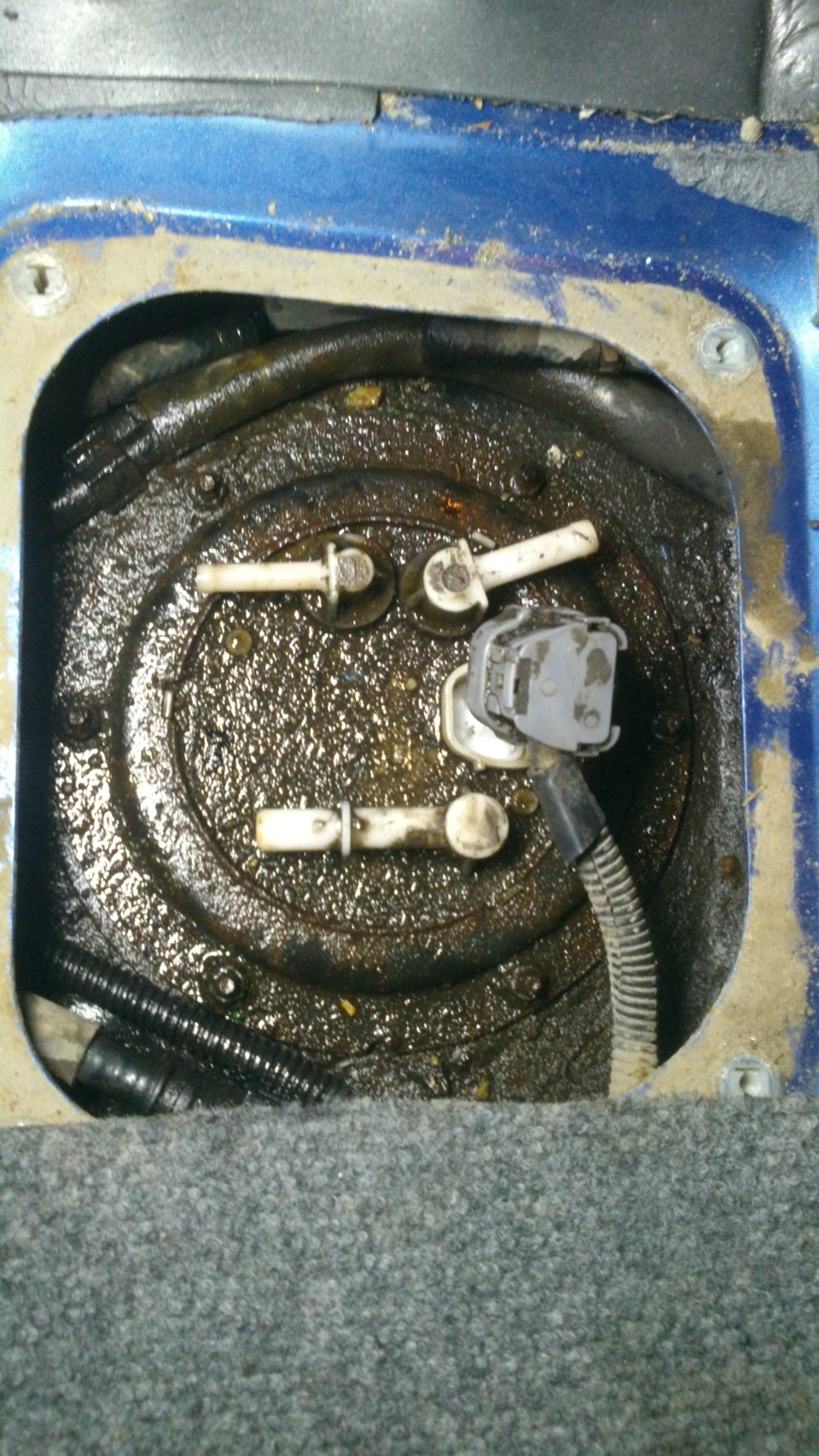 Замена топливного фильтра — Mitsubishi Pajero Pinin, 1,8 л, 2002 года ...