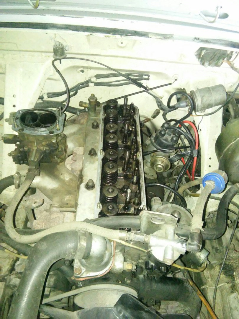 Регулировка клапанов, выставление зажигания и мойка моторного отсека ...