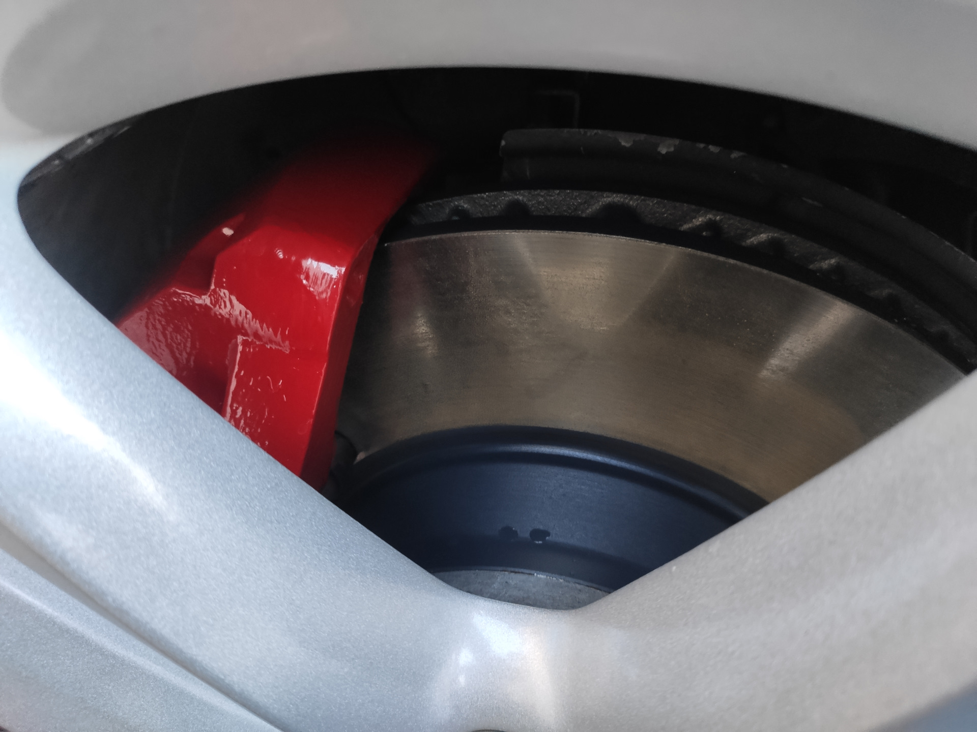 Замена колодок и тормозных дисков Brembo Z18 — Volkswagen Touareg (2G ...