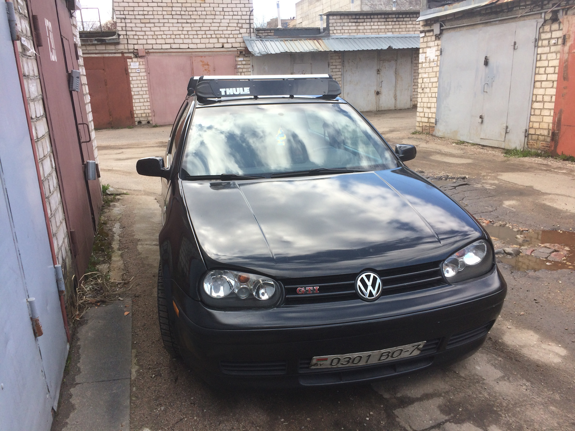 Thule 872XT Fairing (44" wide) — Volkswagen Golf GTI Mk4, 1,8 л, 2003 ...