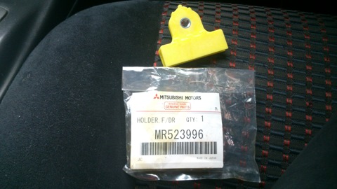 MR523996 Кронштейн крепления стекла двери Mitsubishi | Запчасти на DRIVE2