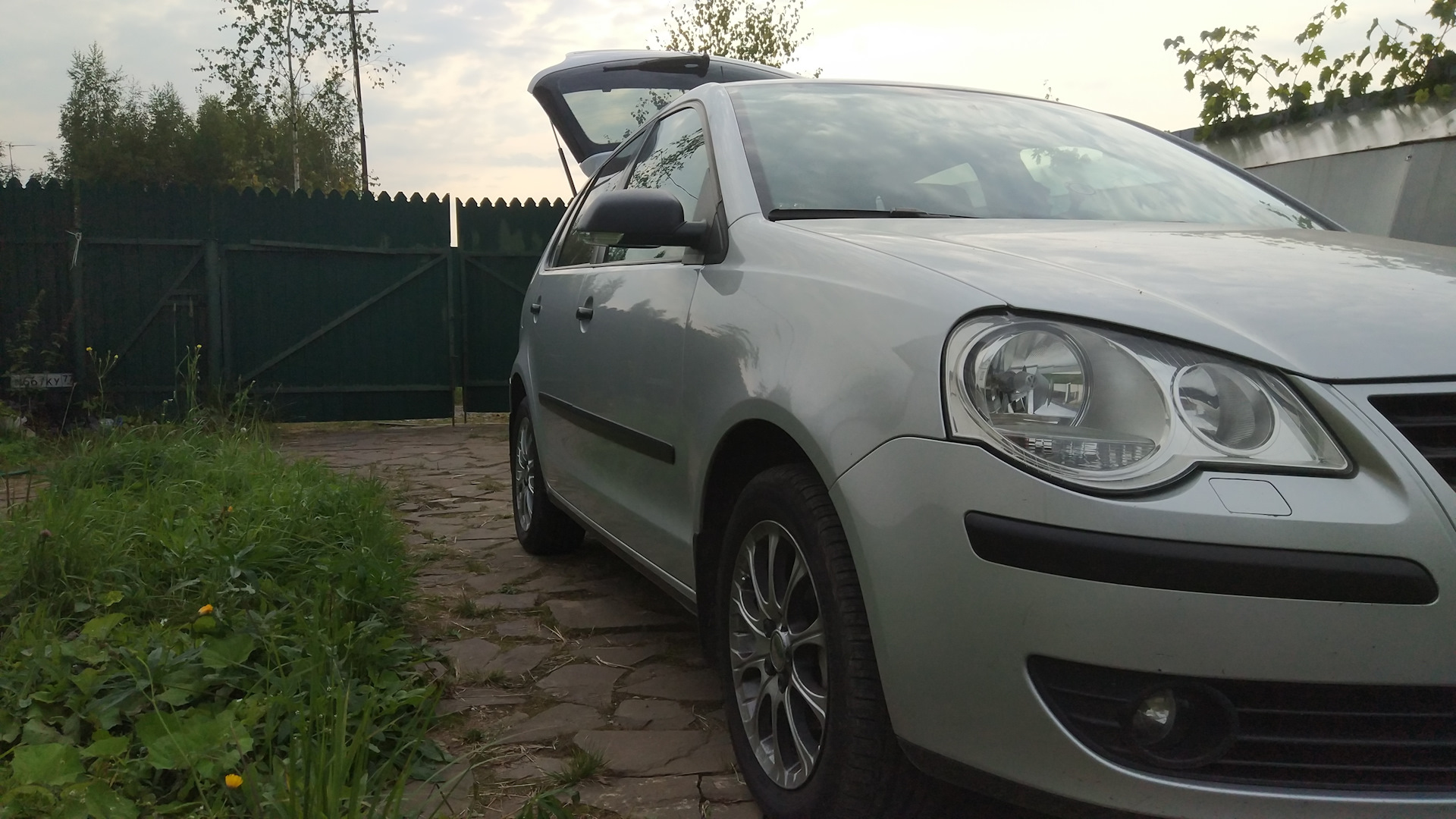 Volkswagen Polo Hatchback Mk4F 1.4 бензиновый 2007 | Reflex-silver ...