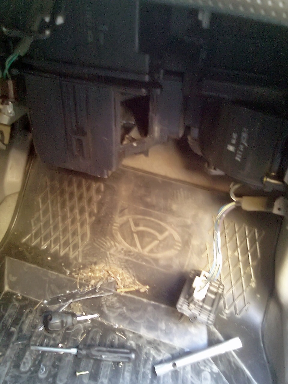 Салонный воздушный фильтр — Mazda 323 VI, 1,6 л, 2002 года | расходники ...