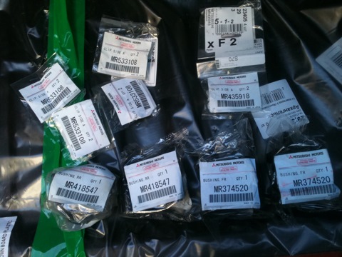 MR533108 Пистон бокового спойлера Mitsubishi | Запчасти на DRIVE2