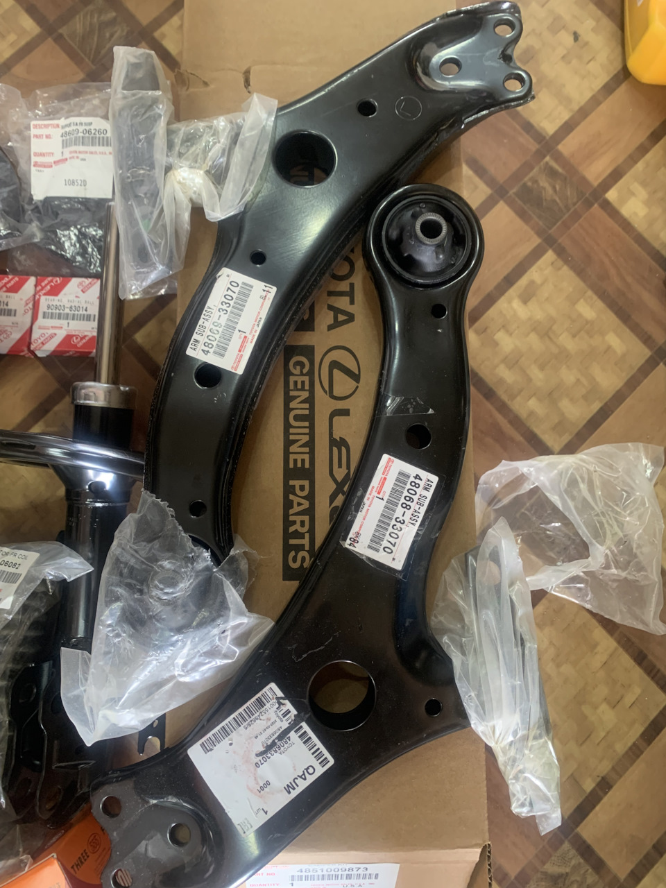 4806833070 Рычаг подвески TOYOTA LEXUS | Запчасти на DRIVE2