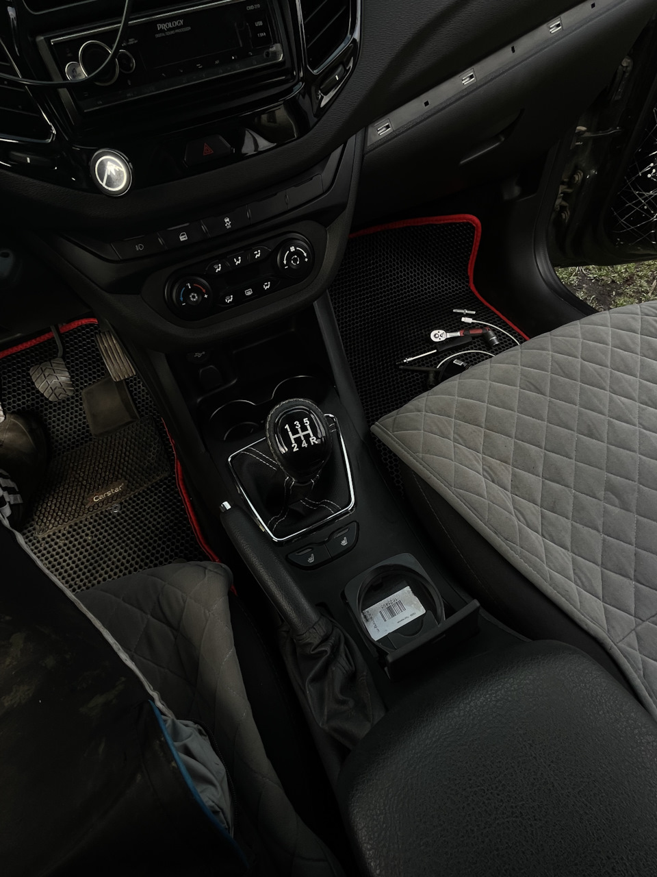 Подлокотник от Peugeot 407 — Lada Vesta (1G), 1,6 л, 2017 года ...