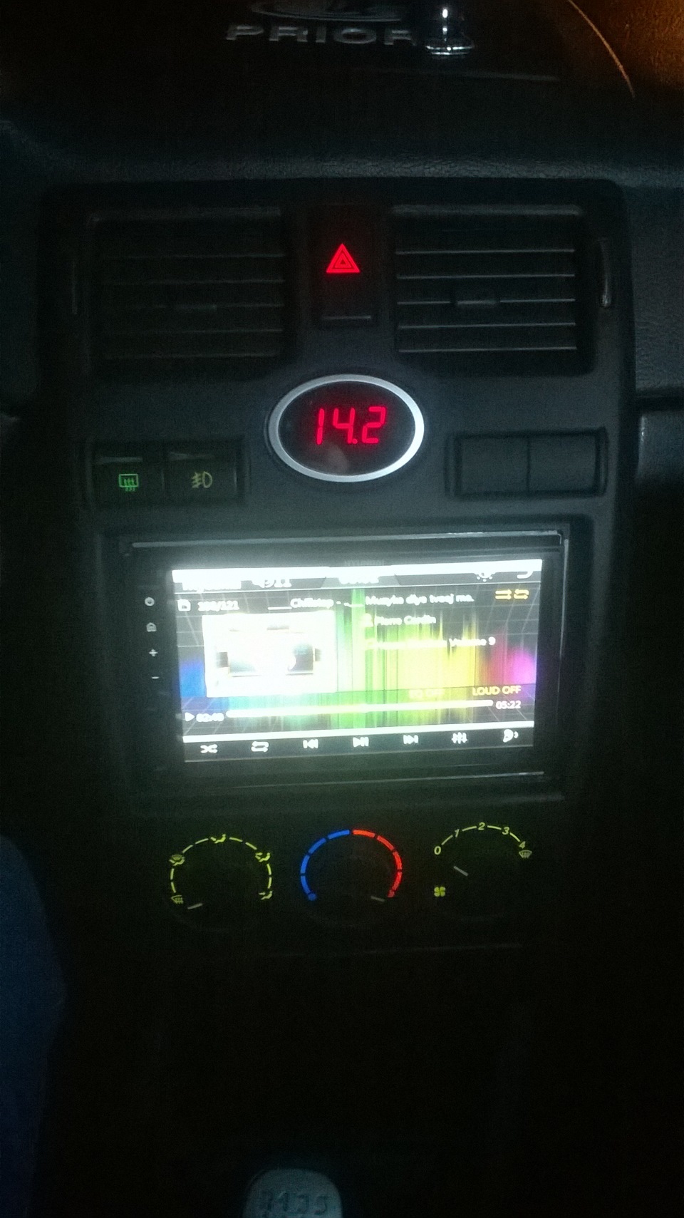 подделал немного центральную консоль) — Lada Приора седан, 1,6 л, 2012 ...