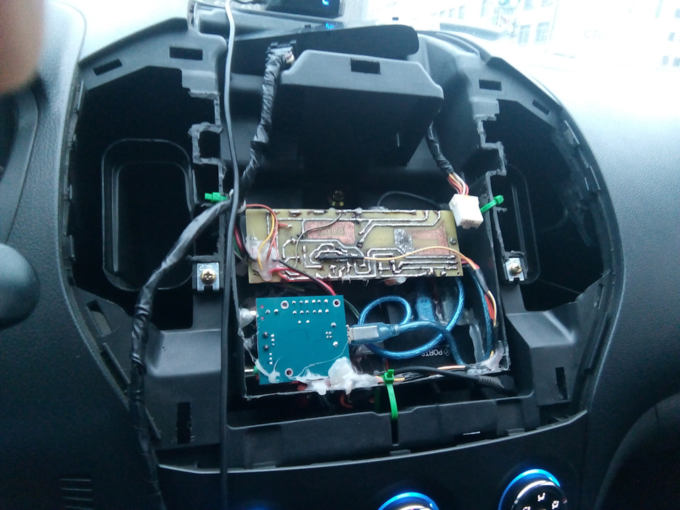 Планшет в Ласточке. — Geely GC6, 1,5 л, 2014 года | автозвук | DRIVE2