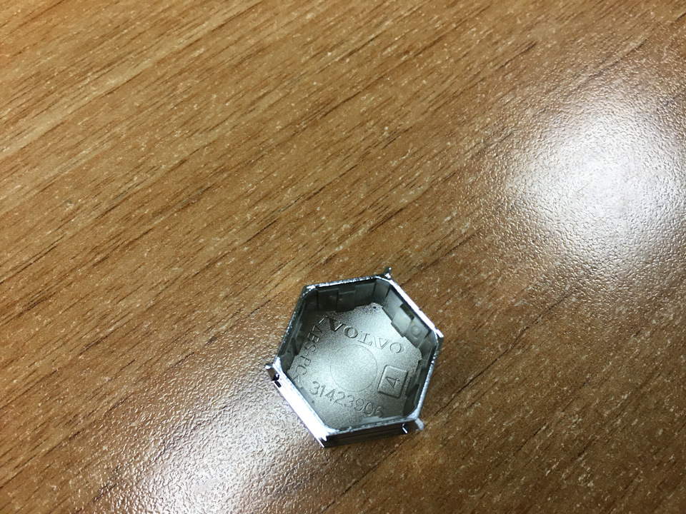 Защитные колпачки на колесные болты/гайки Volvo 31445395 — Volvo V50, 2 ...