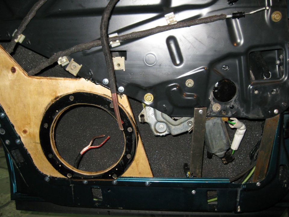 Почти закончили — Audi 80 B4 1 9 л 1994 года автозвук Drive2