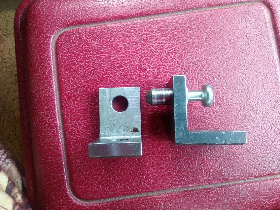 Окончательные крепления заднего дивана. — Ford Bronco (4G), 5,8 л, 1989 ...