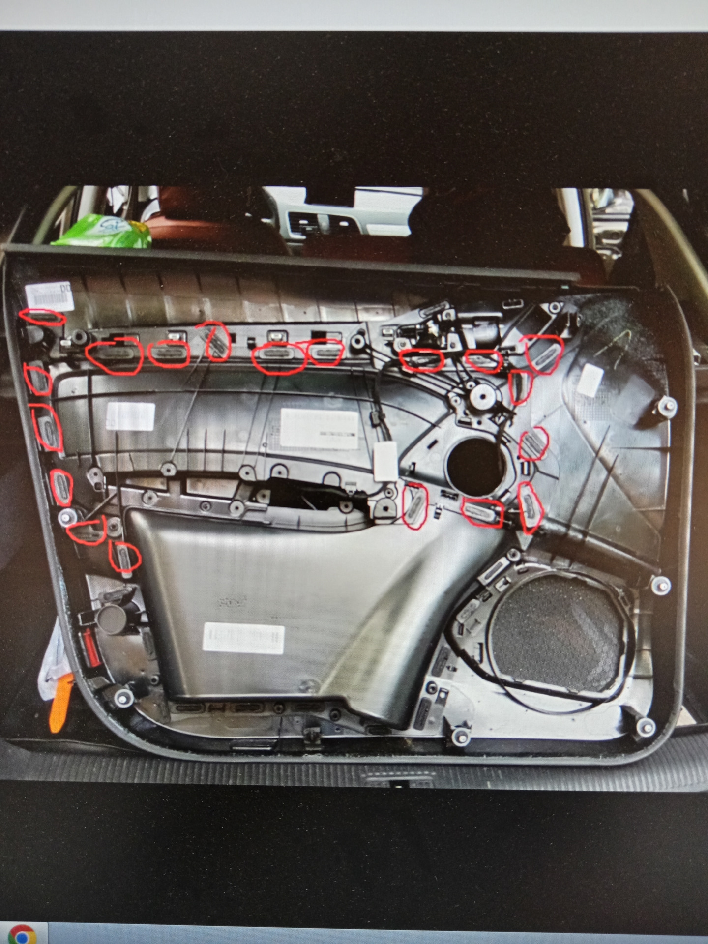 Замена ограничителя передней двери от Тигуана — Audi Q3 (1G), 2 л, 2015 ...