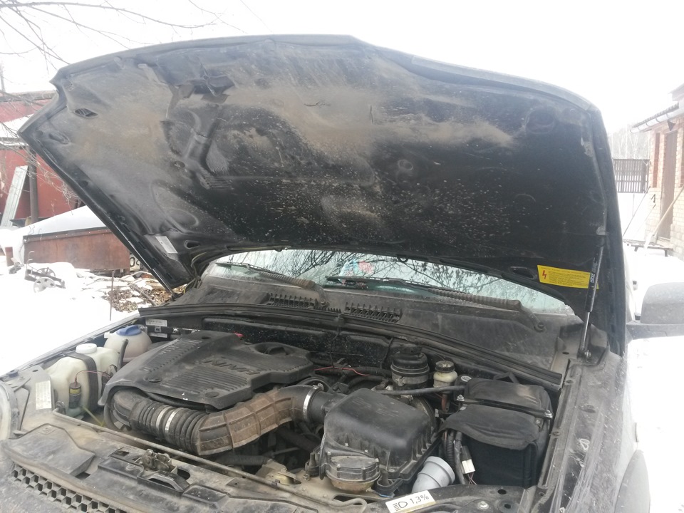 Замена утеплителя капота — Chevrolet Niva (1G), 1,7 л, 2013 года ...