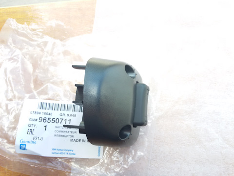 96550711 Выключатель автомагнитолы расположенный на рулевом колесе GM ...