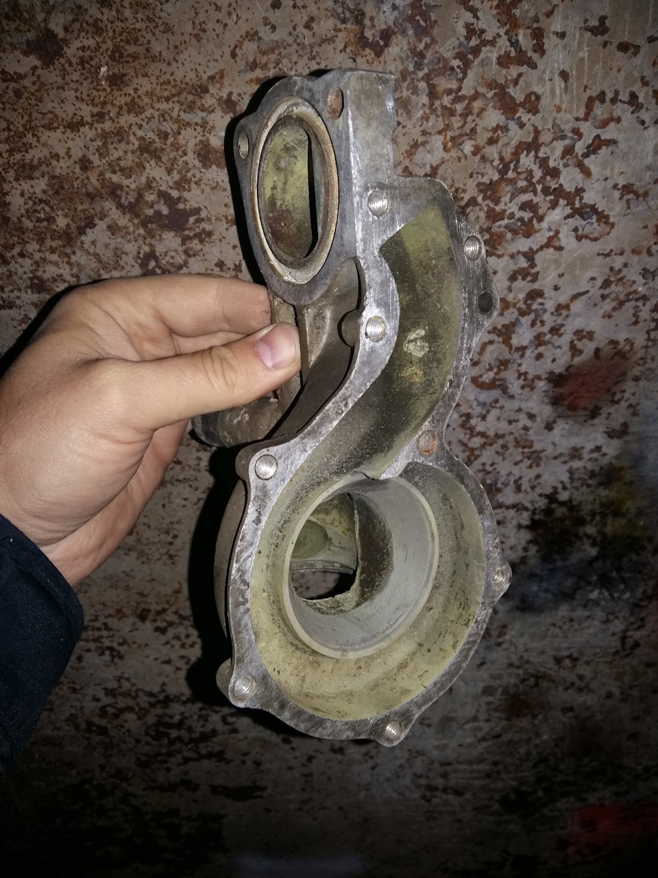 Корпус помпы — Audi 80 (B3), 1,8 л, 1988 года | запчасти | DRIVE2