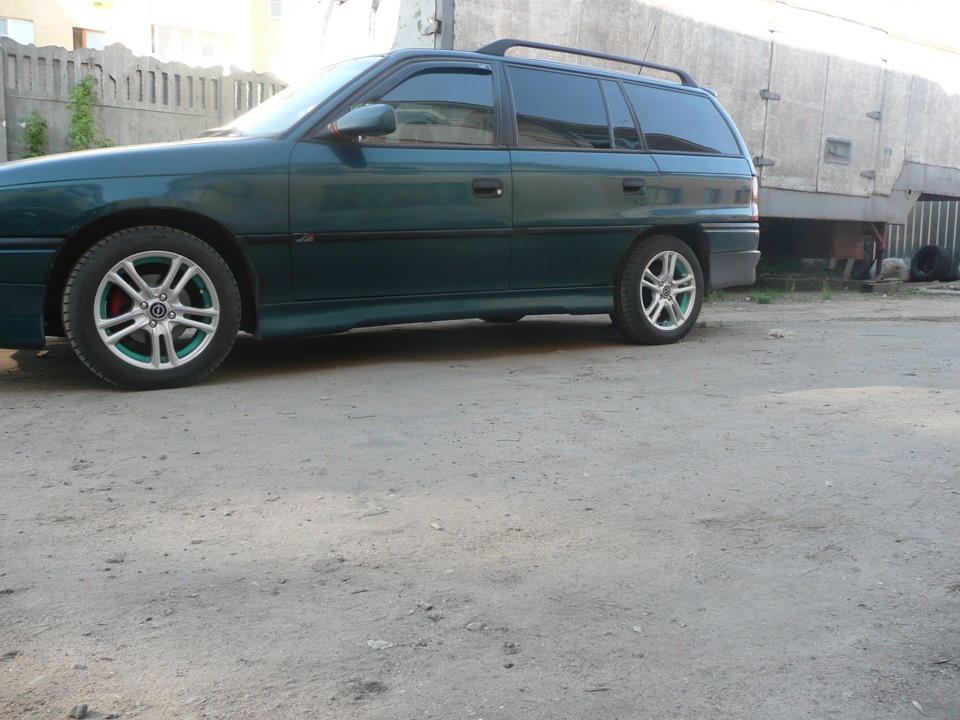 День победы и сегодняшняя установка порогов! — Opel Astra F, 1,6 л, 1997 года | другое | DRIVE2