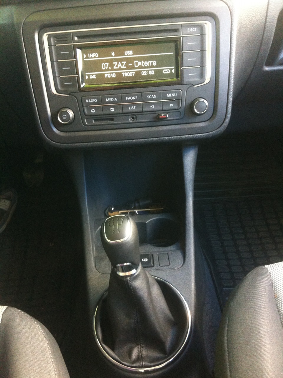 Установил ручку кпп нового образца кожаную! — Skoda Fabia Mk2, 1,2 л ...