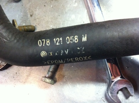 078121058M Шланг системы охлаждения двигателя VAG | Запчасти на DRIVE2