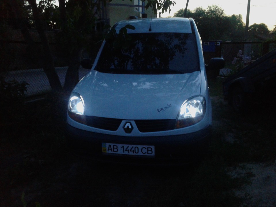 Диодные лампочки в габариты — Renault Kangoo (1G), 1,5 л, 2005 года ...