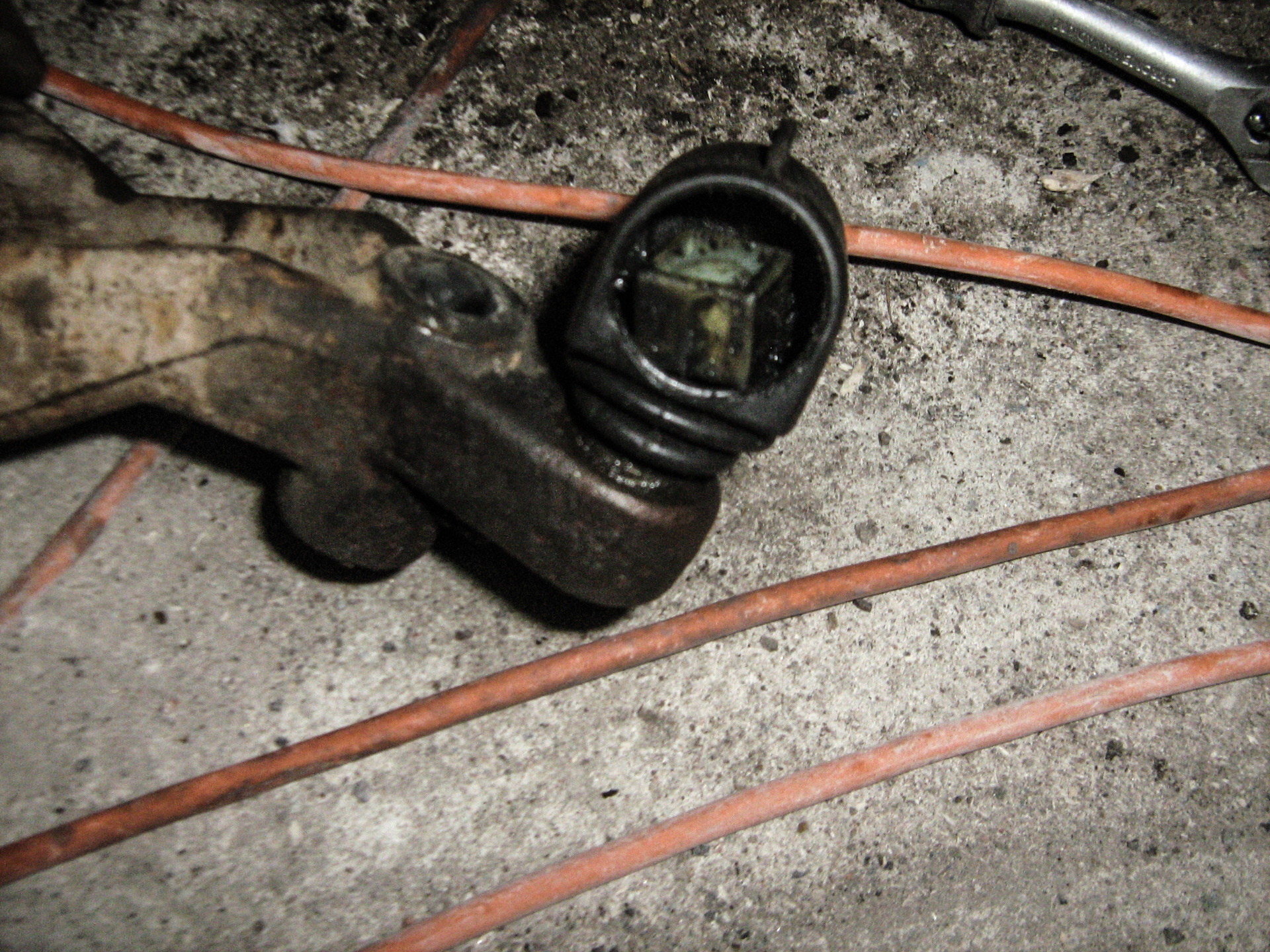 Очистка механизма переключений КПП. — Ford Fiesta (Mk V), 1,4 л, 2008 ...