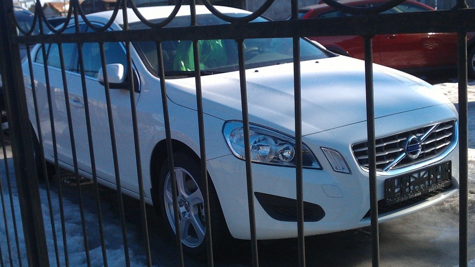 Продам багажник — Volvo S60 (2G), 1,6 л, 2012 года | аксессуары | DRIVE2