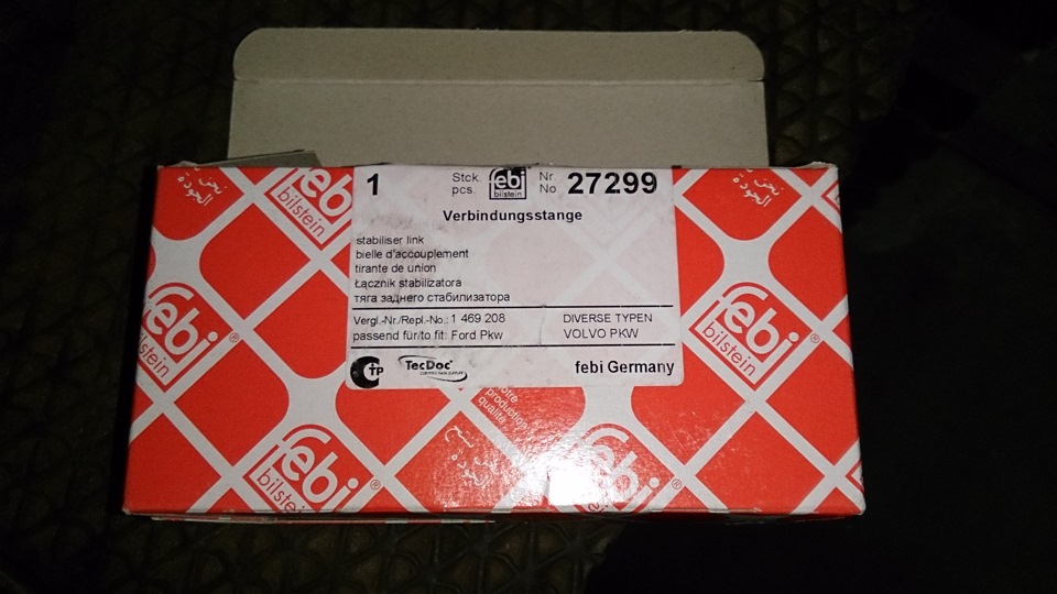 Замена стойки заднего стабилизатора — Volvo V50, 2,5 л, 2008 года ...