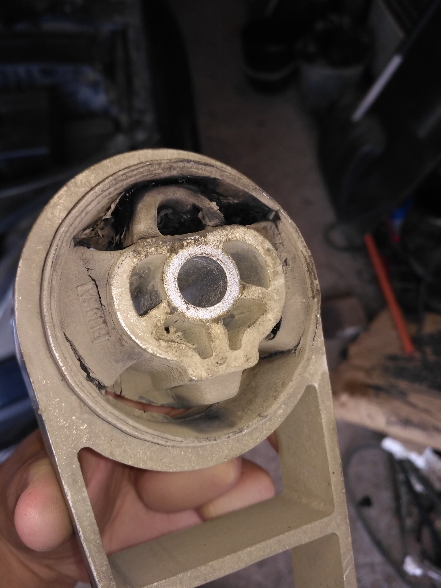 Чистка форсунок и замена нижней опоры двигателя — Ford Mondeo III, 2 л ...