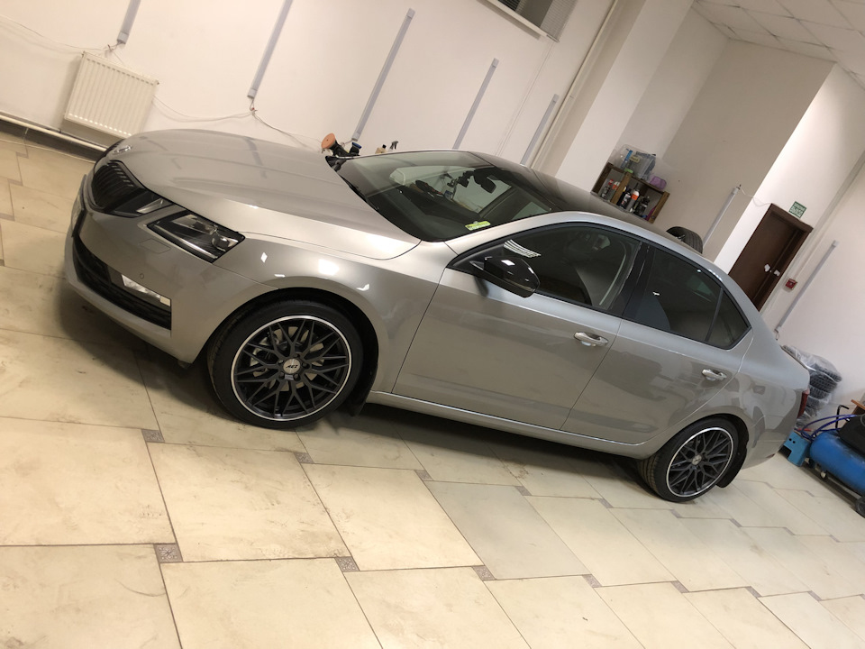 AEZ Crest Dark R18 5x112 — Skoda Octavia A7 Mk3, 1,8 л, 2018 года ...