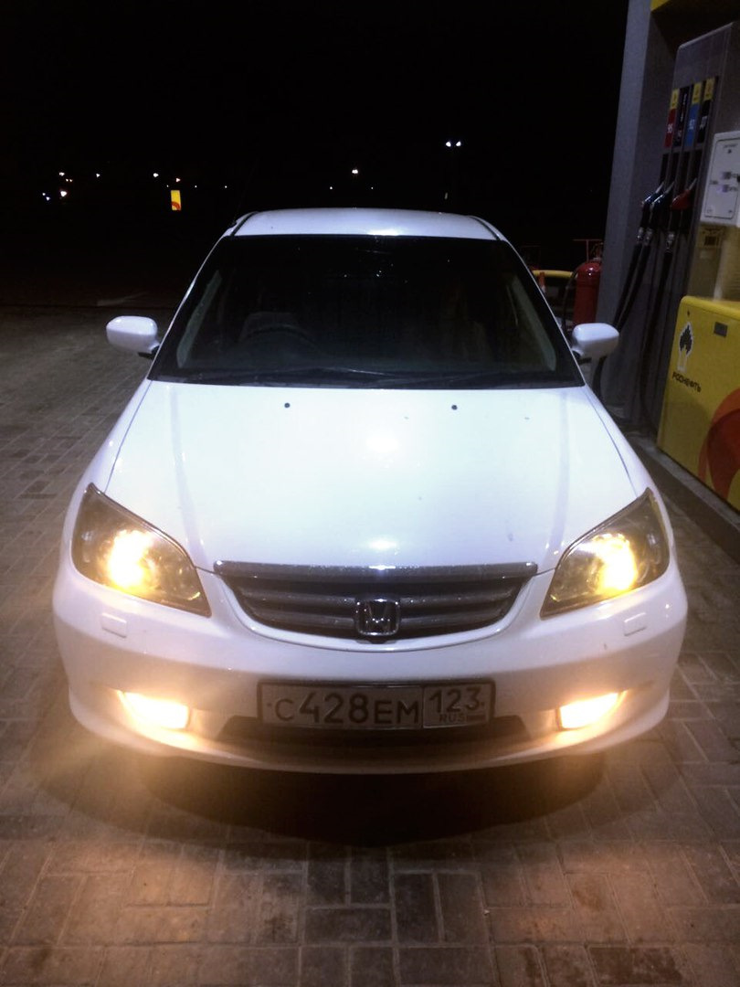 Желтые лампы в ПТФ и ближний — Honda Civic Ferio (7G), 1,5 л, 2004 года ...