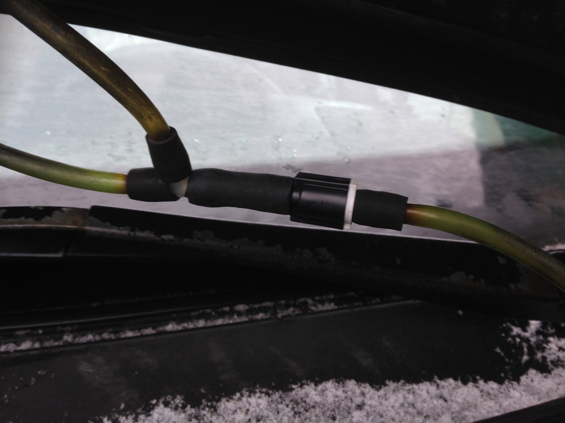 Клапан системы омывателя — Volkswagen Passat B3, 1,8 л, 1988 года ...