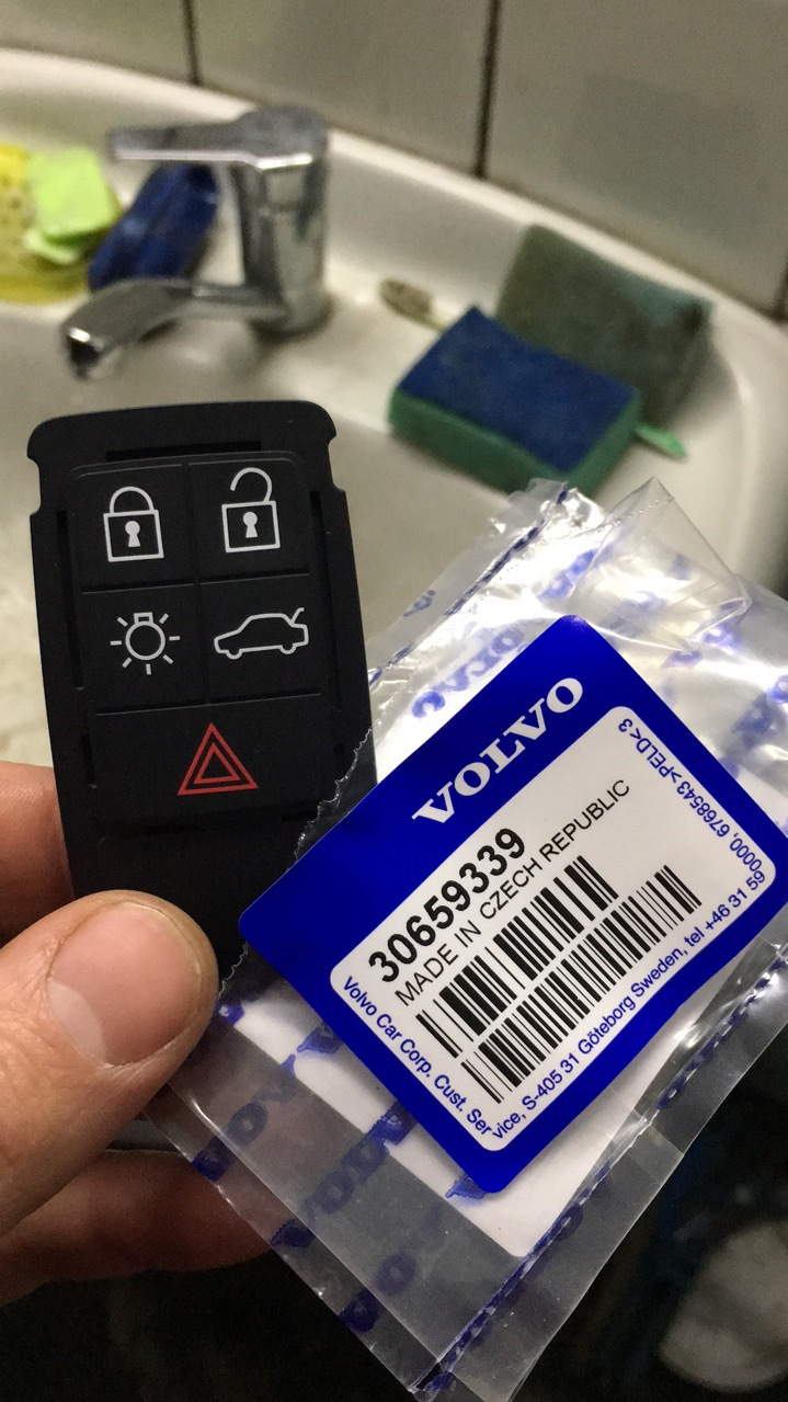 Обновил кнопочки на втором ключе, теперь два новых) — Volvo XC70 III, 2 ...
