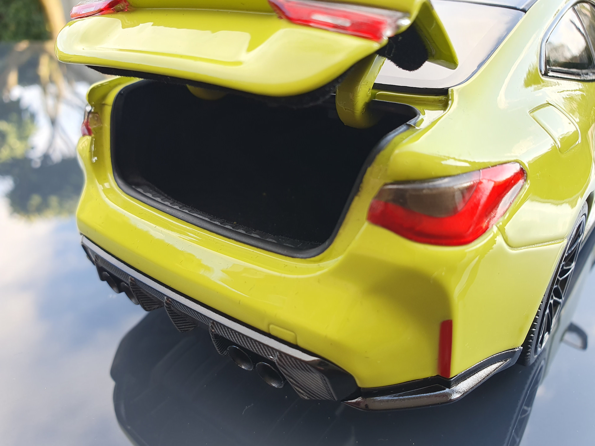 Onlyfans) BMW M4 (G82), Minichamps 1:18 — Сообщество «Масштабные Модели ...