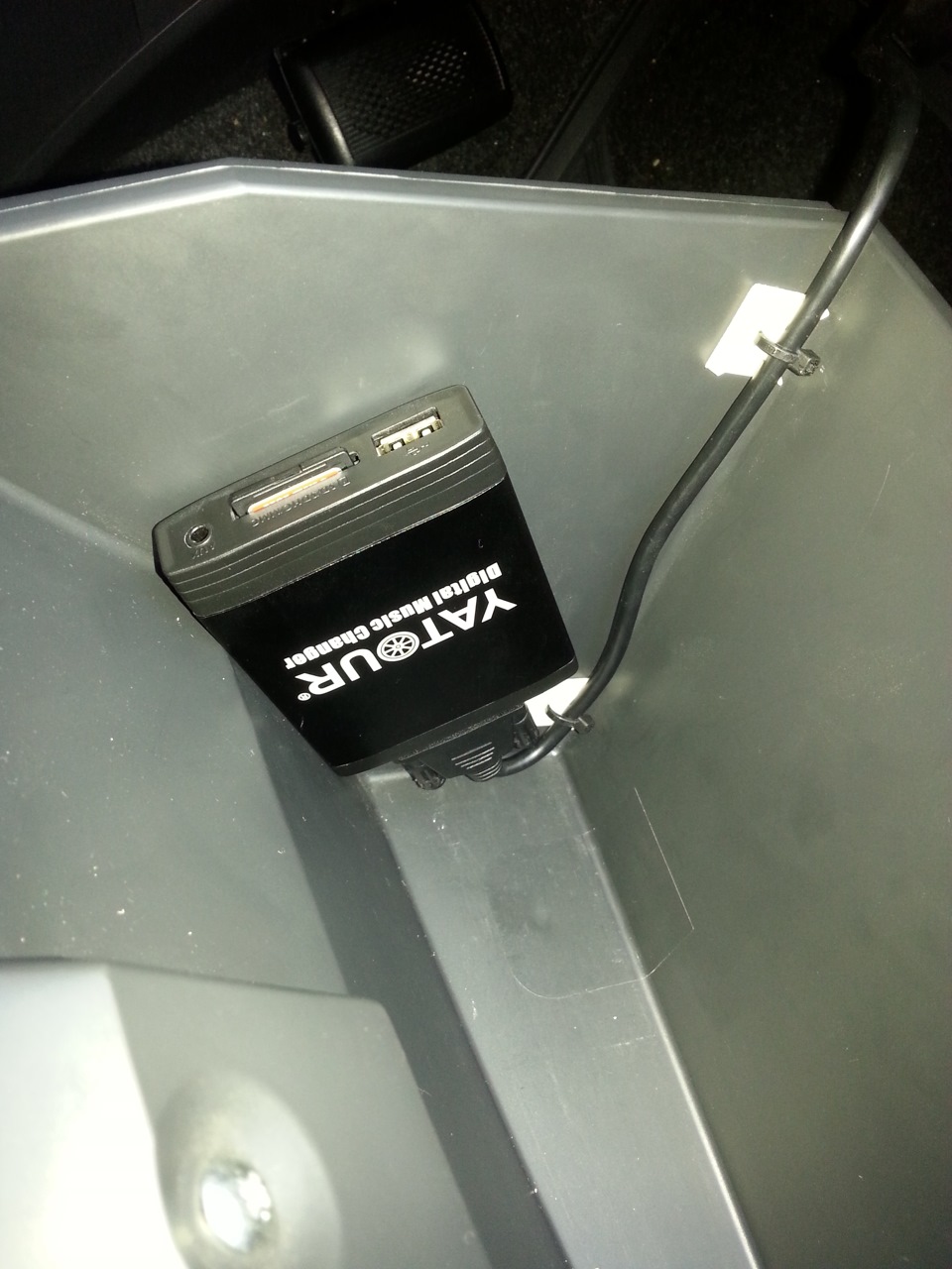 Установка адаптера YATOUR YT-M06 — Suzuki Swift (2G), 1,5 л, 2010 года ...