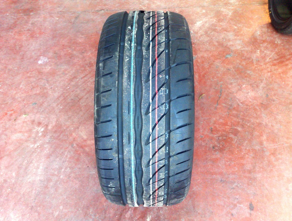Новые шины "Bridgestone" 255/40/R18 — Volkswagen Transporter T5, 2,5 л ...