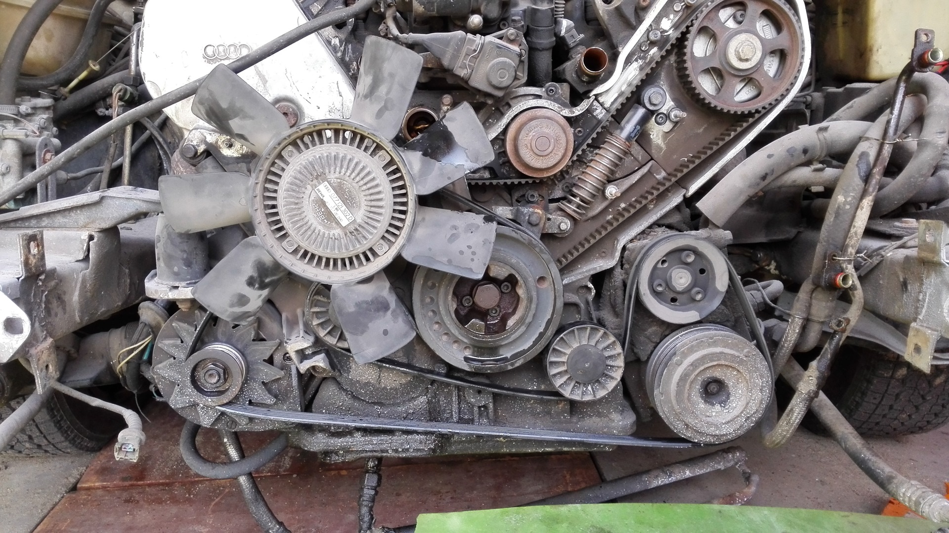 Нужен ключ для фиксации шкива коленвала — Audi V8, 3,6 л., 1989 года ...