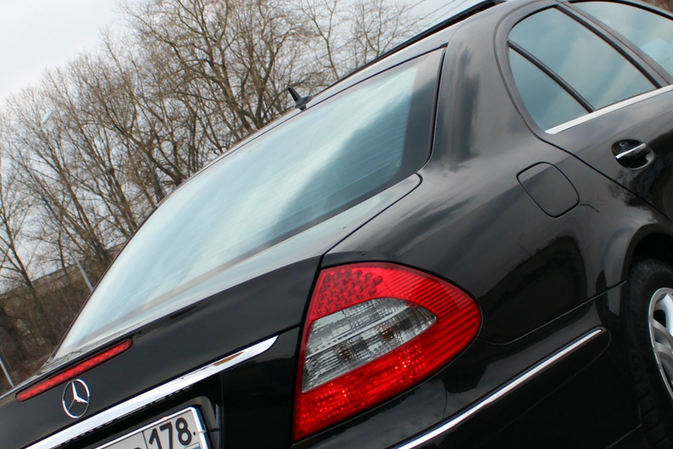 7. Адаптивный сигнал торможения и Pre-Safe — Mercedes-Benz E-Class ...