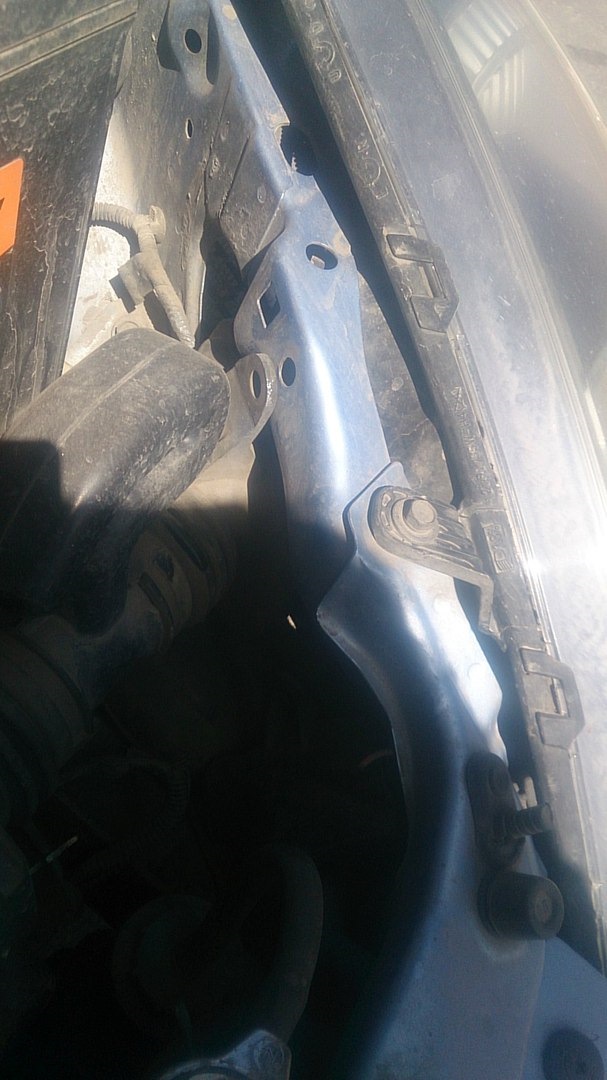 Кронштейн держателя капота) — Honda Fit (1G), 1,5 л, 2001 года | своими ...