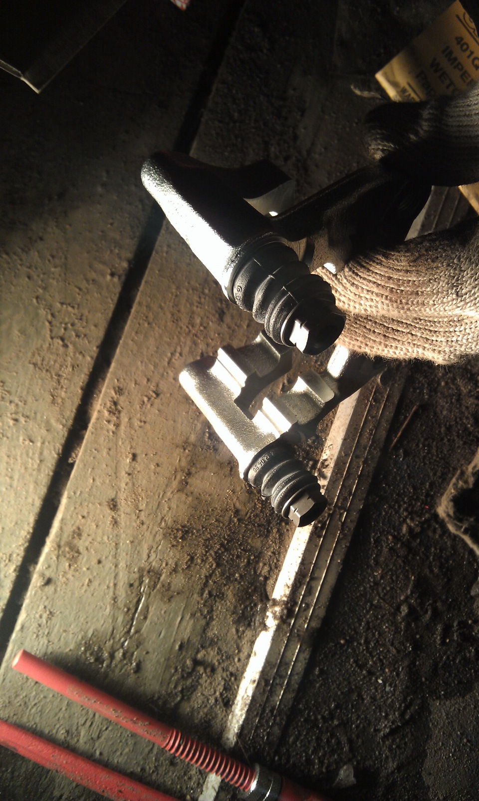 Замена тормозных дисков ( часть 2, скобки, диски, колодки) — Audi A6 ...